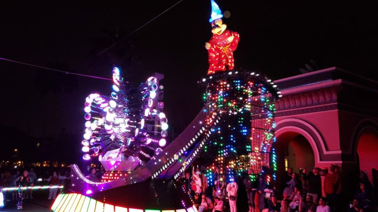 Paint the Night Parade Spectacular Light Extravaganza in Disneyland ...
