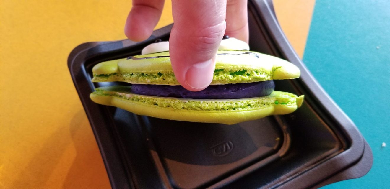 Little Green Alien Macaroons Are Out of This World Cute | Chip and Company