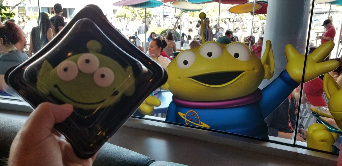 Little Green Alien Macaroons Are Out of This World Cute | Chip and Company