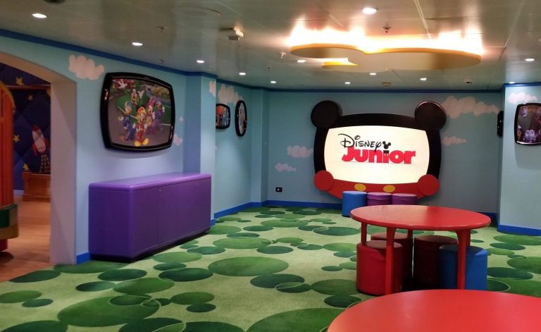 Take A Tour of The Oceaneer Club and Lab Aboard The Disney Magic | Chip ...