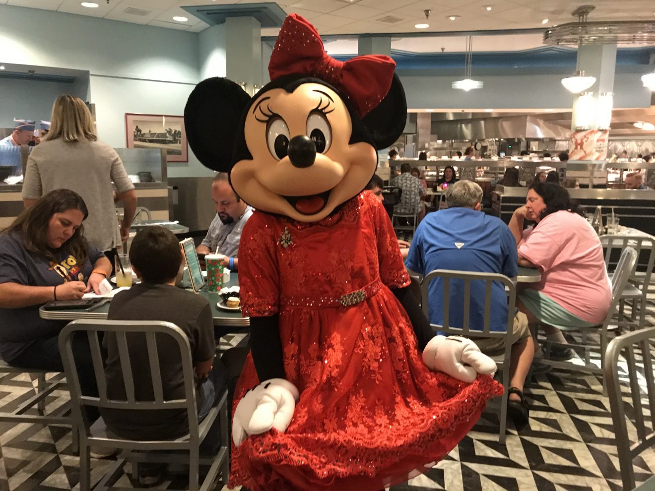 Minnie’s Holiday Dine at Hollywood Studios Is the Merriest Dining For ...