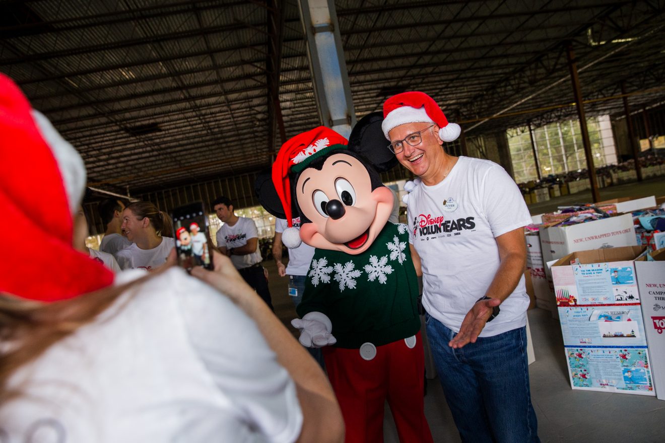 Walt Disney World Cast Members donate nearly 30,000 toys to Toys for ...