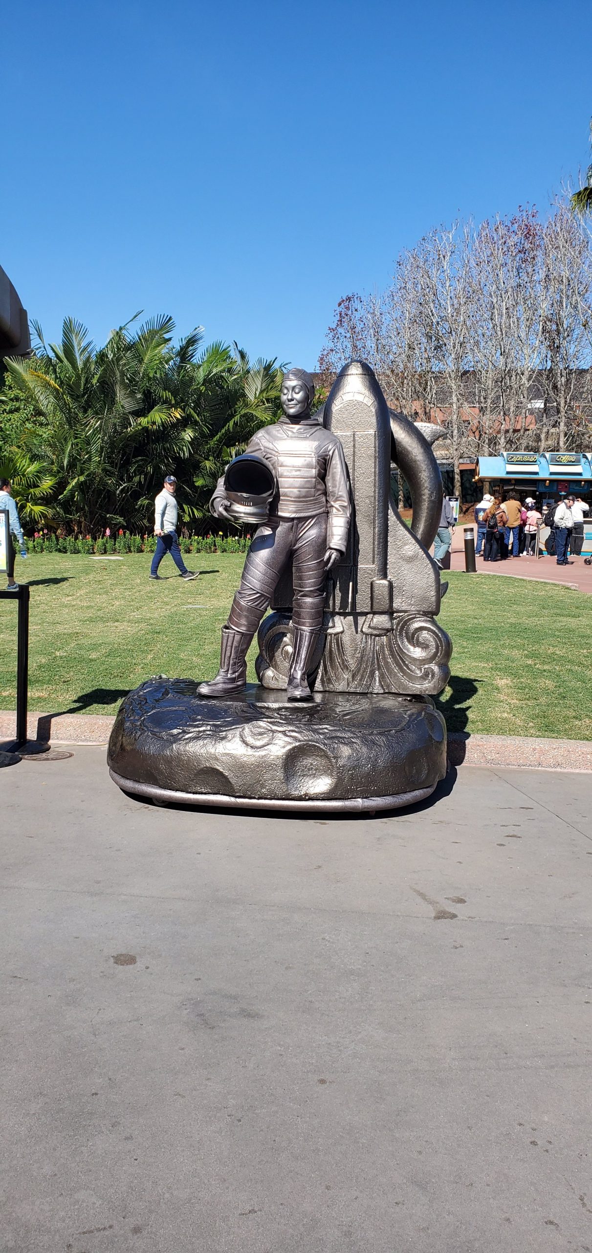 Living Statues Greet Guests at Epcot International Festival of the Arts ...