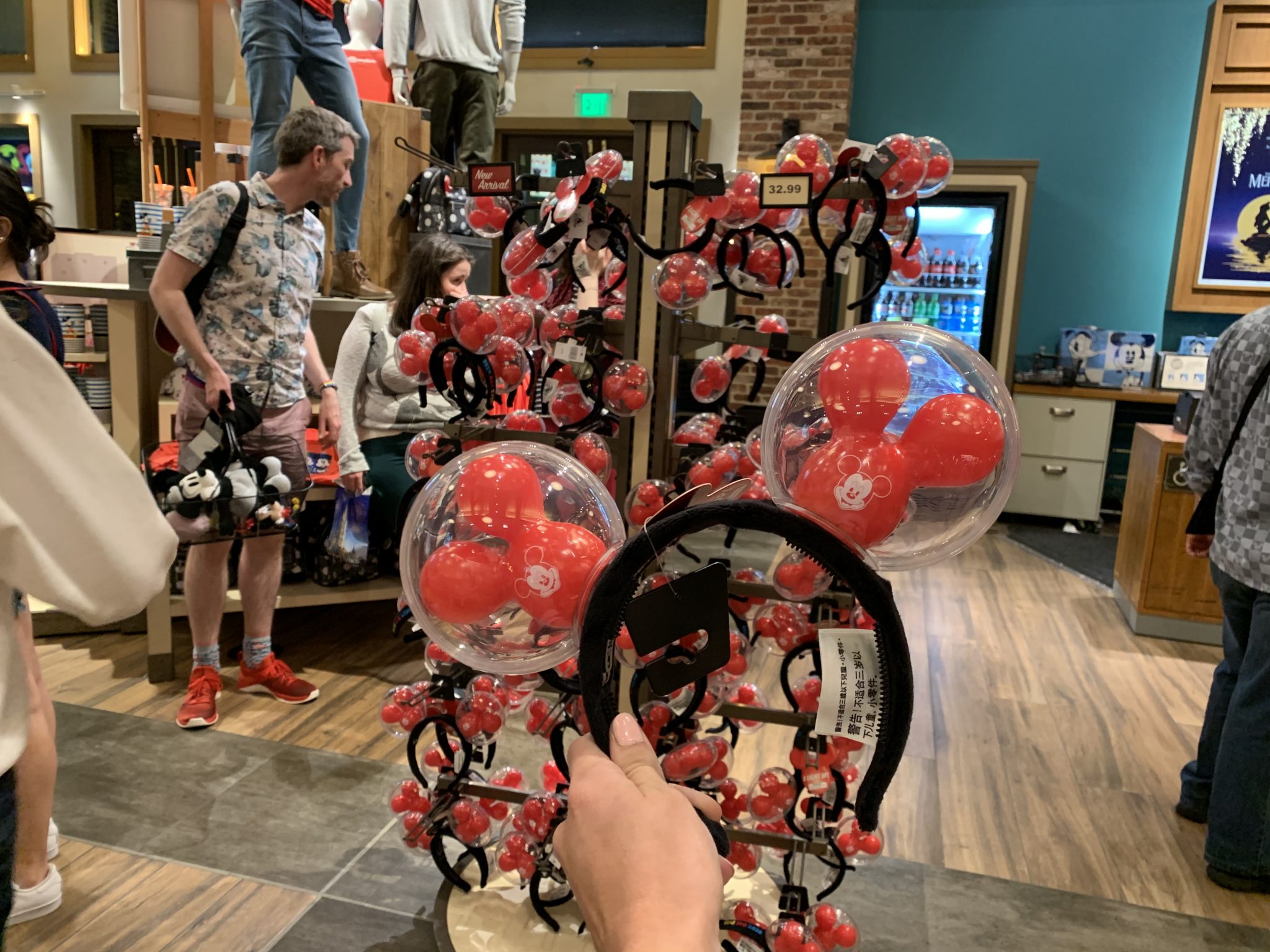Mickey Light-Up Balloon Ears Have Finally Arrived at Walt Disney World ...