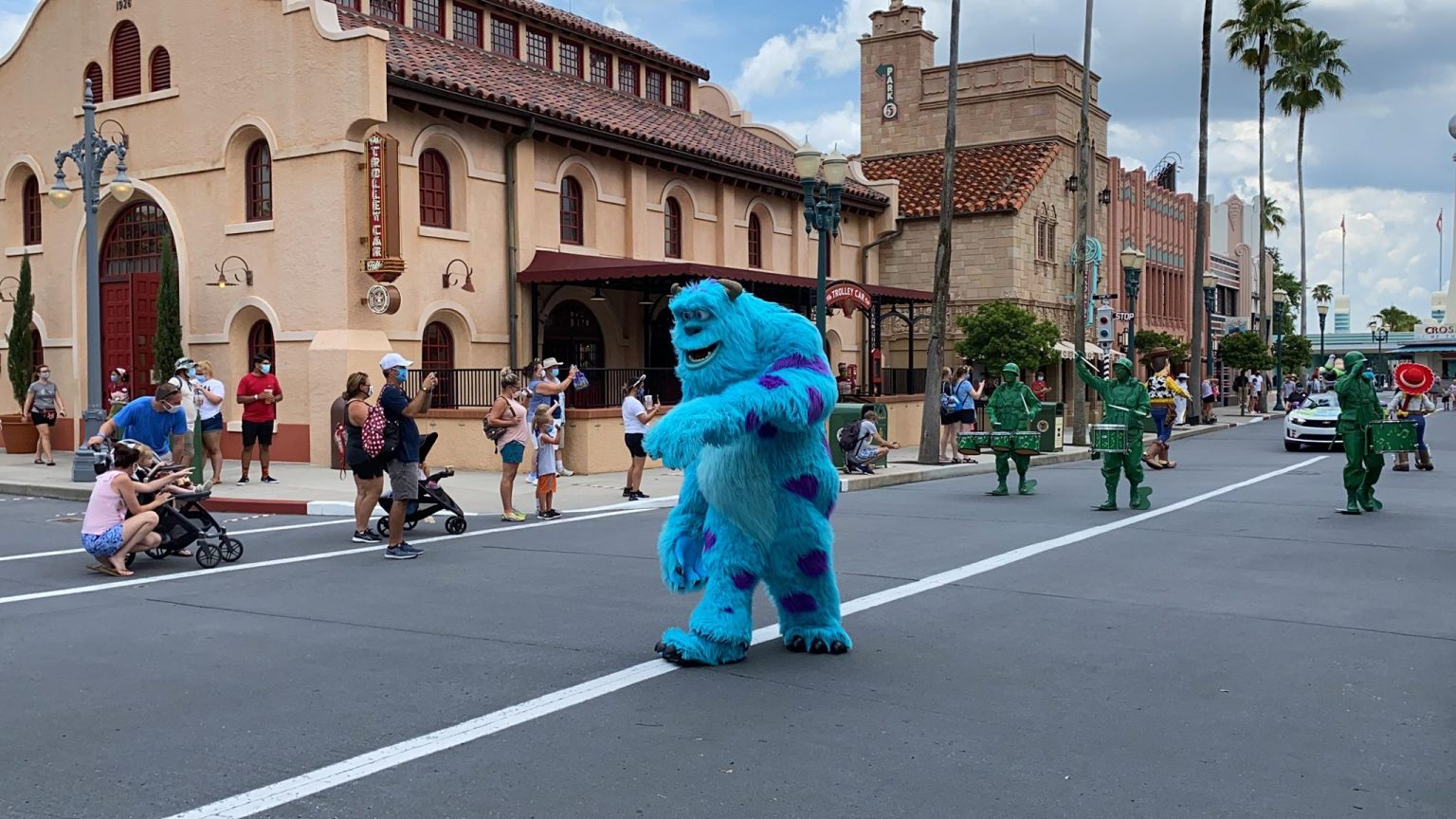 Disney Character Experiences you don't want to miss at Hollywood ...