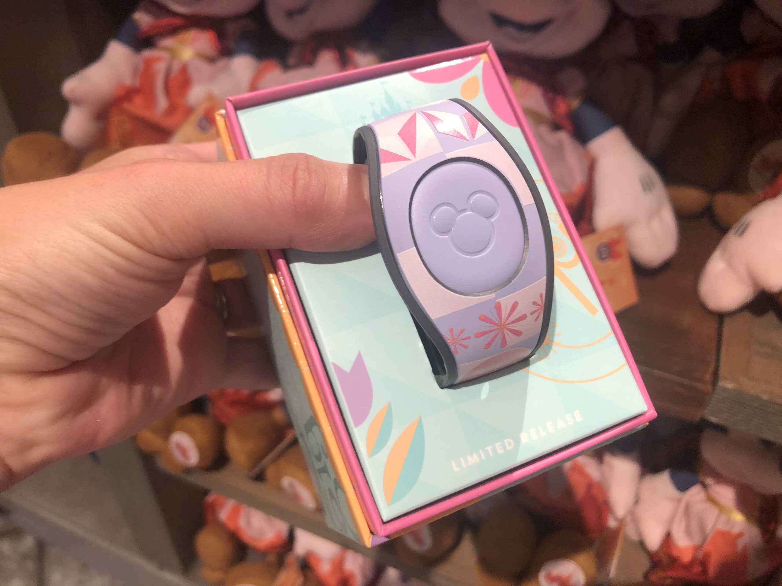 Super Cute Minnie Mouse: The Main Attraction MagicBands Now Available ...