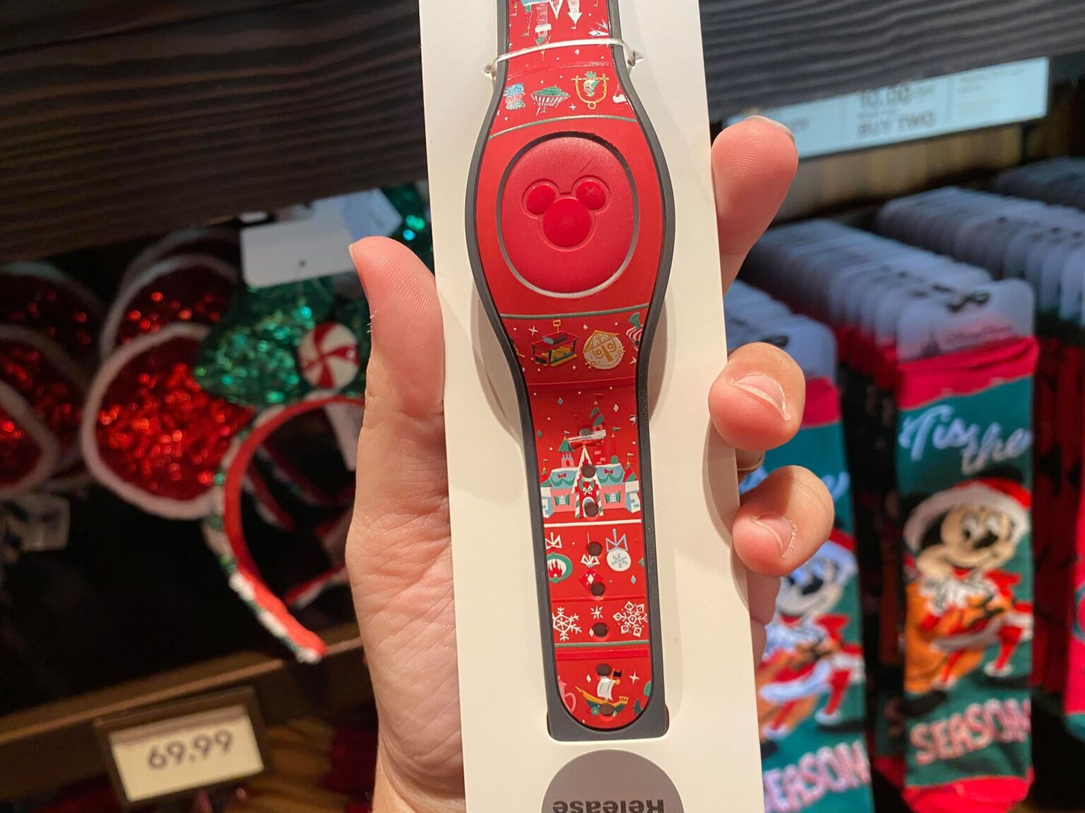 Cheerful New Holiday MagicBand Has Arrived At Walt Disney World | Chip ...