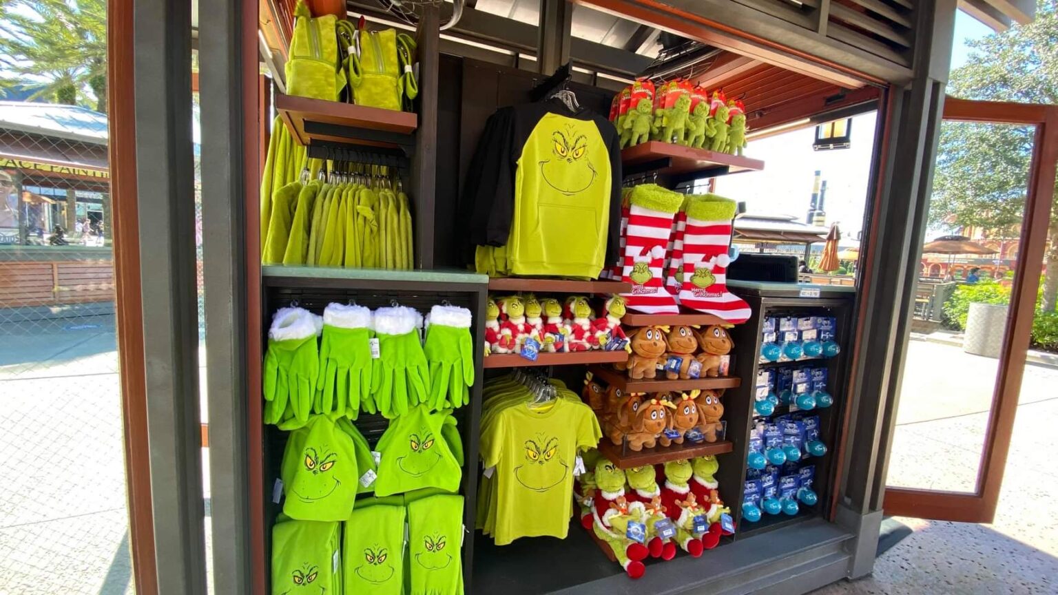 Universal Orlando’s Holiday Gift Guide | Chip and Company