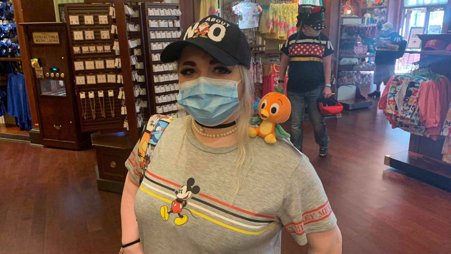 New Orange Bird Shoulder Pet Has Flown Into Walt Disney World | Chip ...