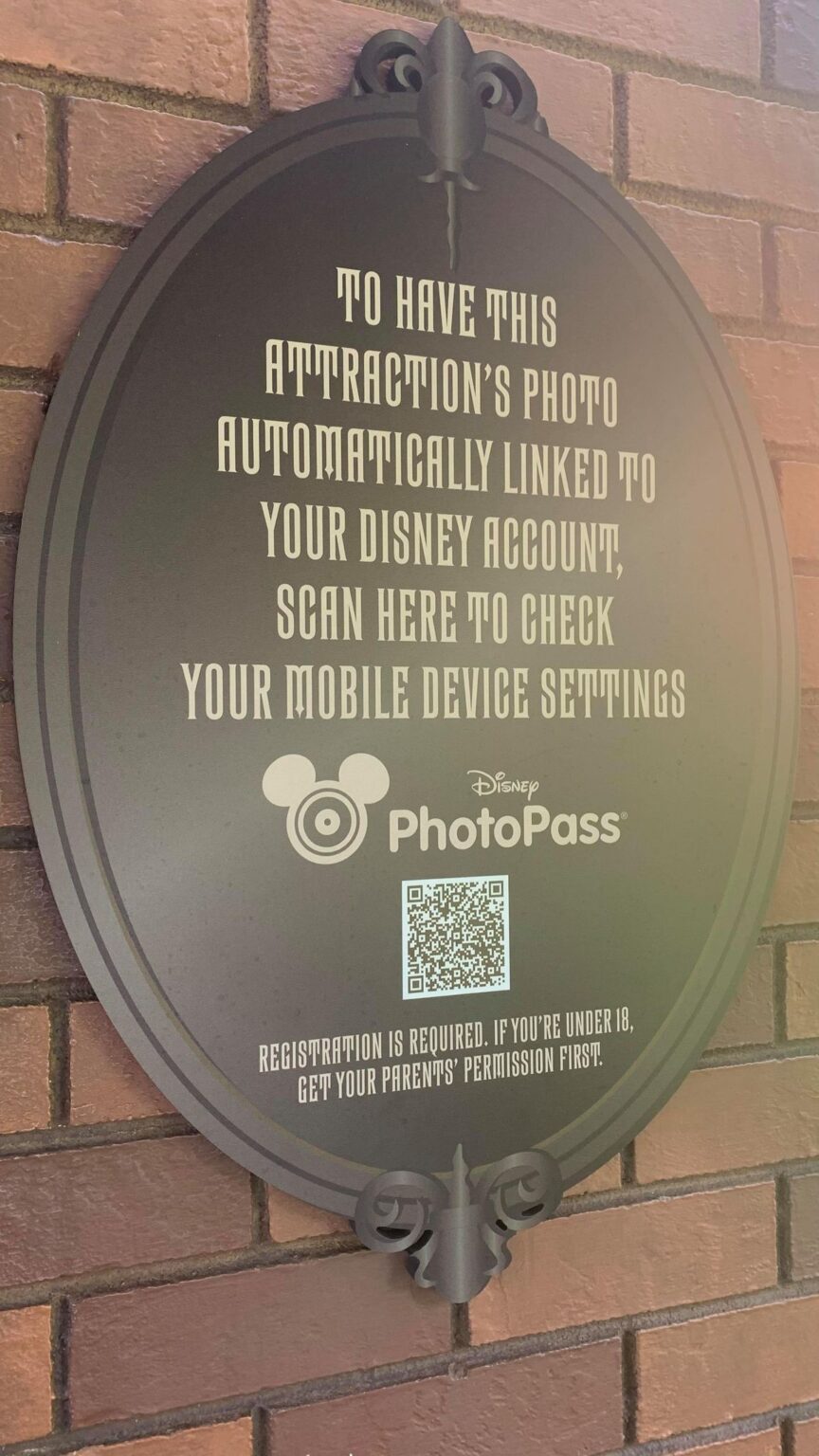 New signage for Disney World Attraction Photo Pass now on display ...