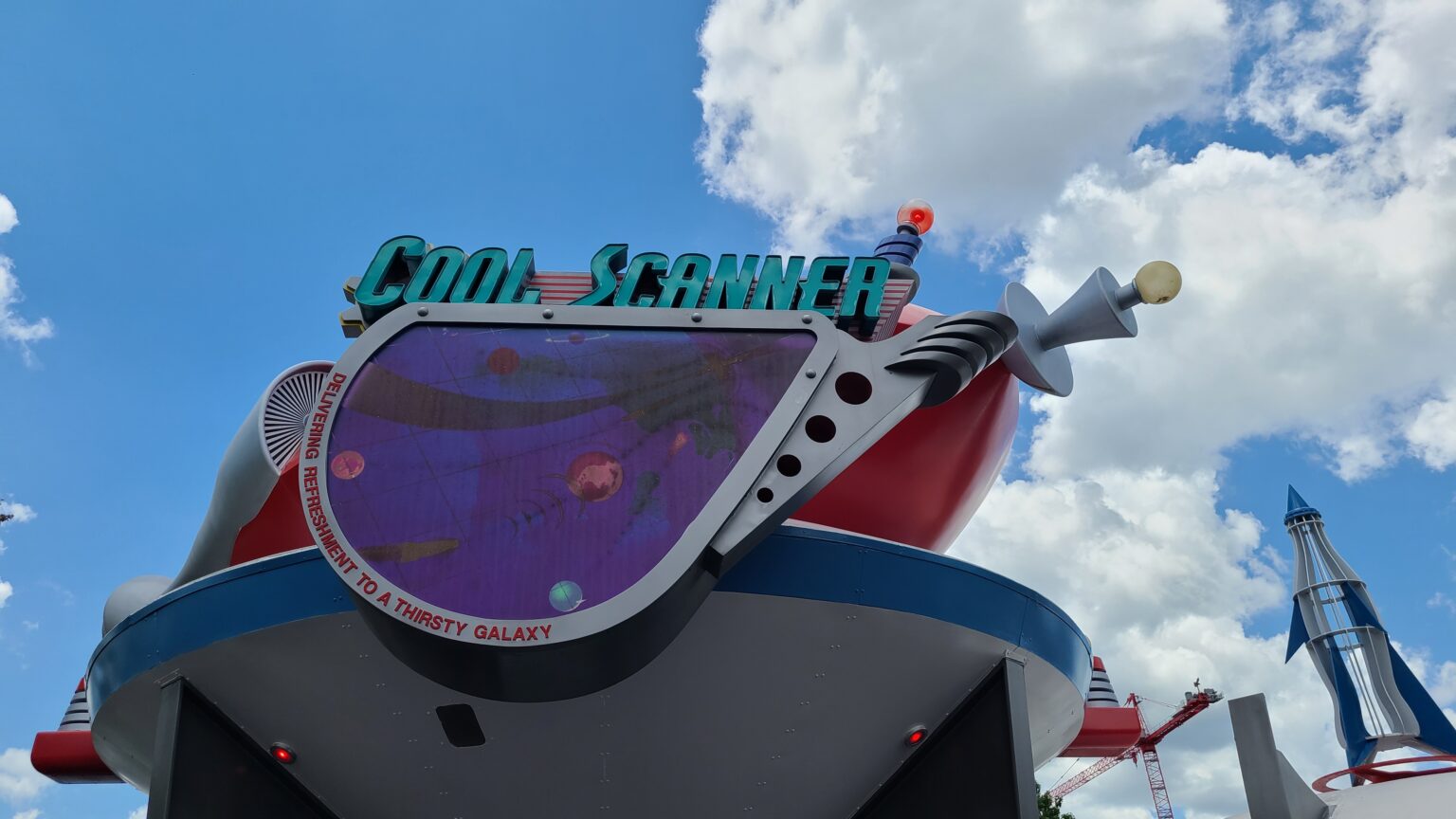 Cool Scanner Once again spraying guests in Tomorrowland | Chip and Company