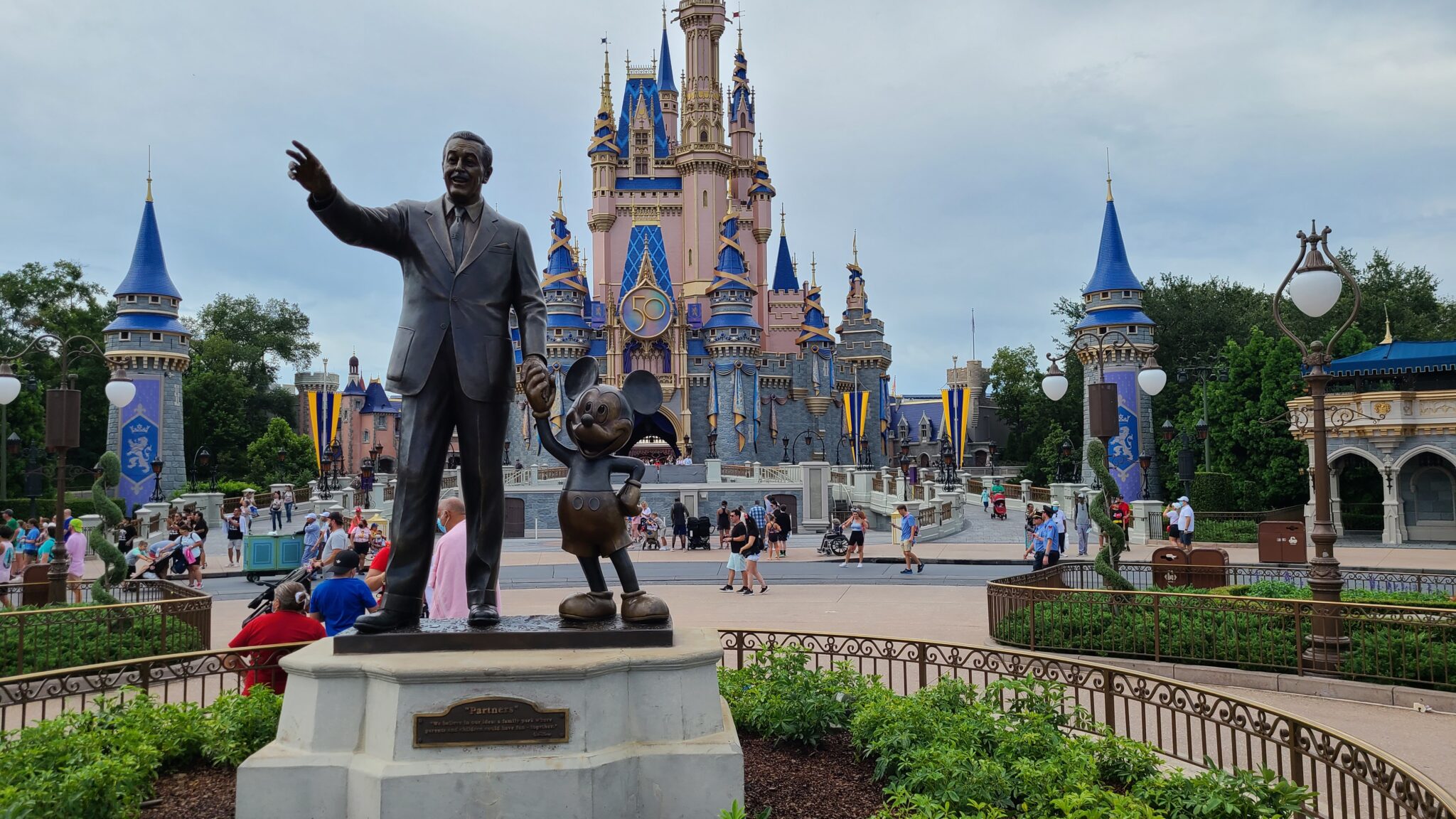 Partner statue refurbishment is now complete in the Magic Kingdom ...