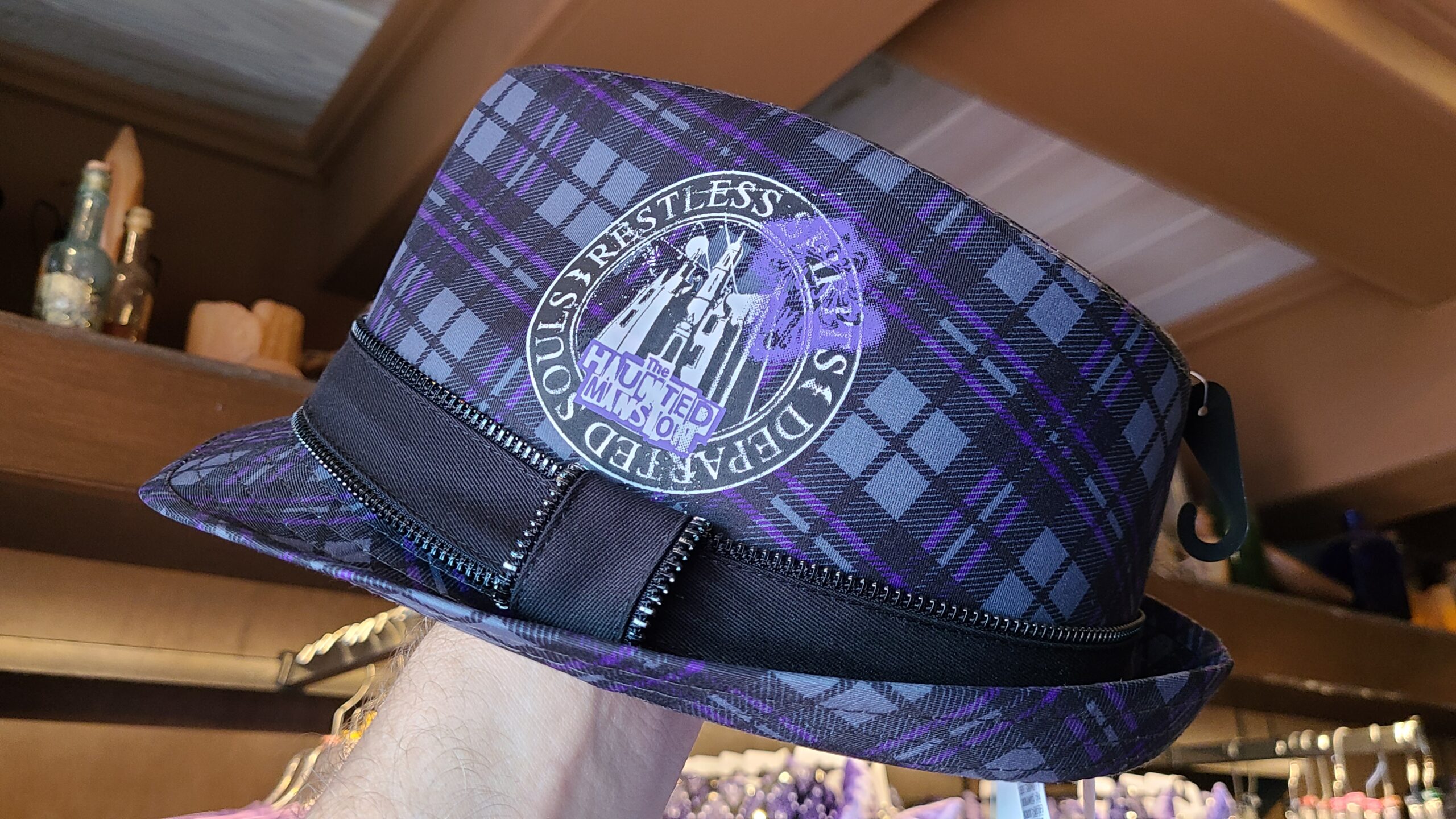 Haunted Mansion Fedora spotted at Walt Disney World is perfect for any ...