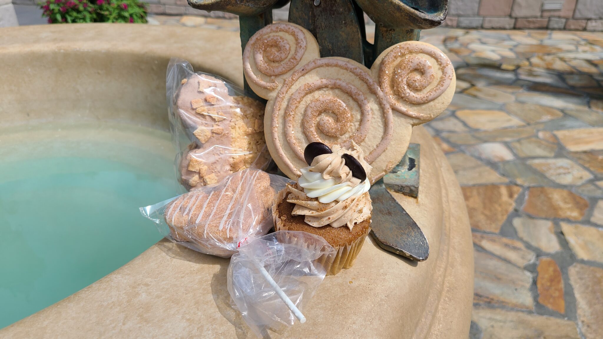 We are in love with these new Churro Tasty Treats at Disney World ...