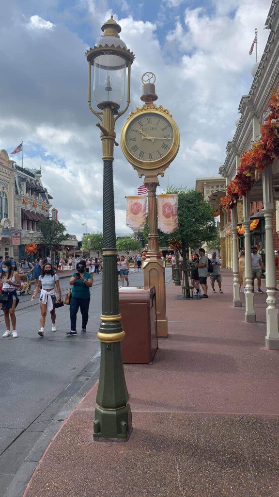 Golden Lampposts installed in the Magic Kingdom for Disney World's 50th ...