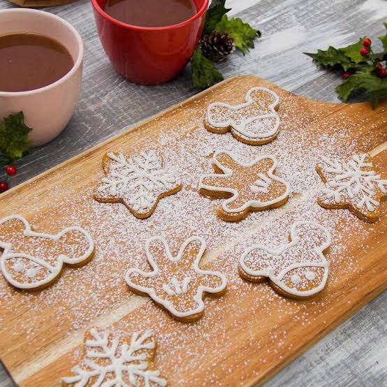 Classic Mickey Mouse Gingerbread Cookies To Bake This Christmas! | Chip ...