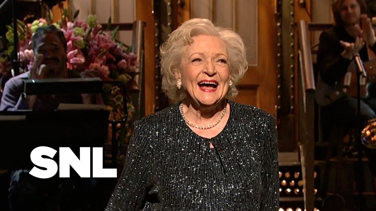 Saturday Night Live Re-Aired the Betty White Hosted Episode to Honor ...