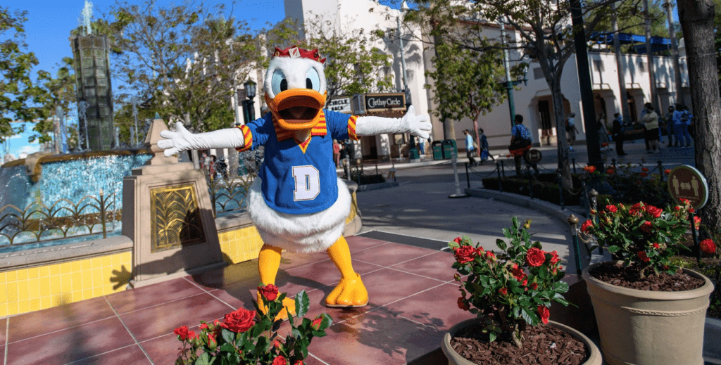 Disneyland Won T Use Genie For Character Meet Greets Chip And Company