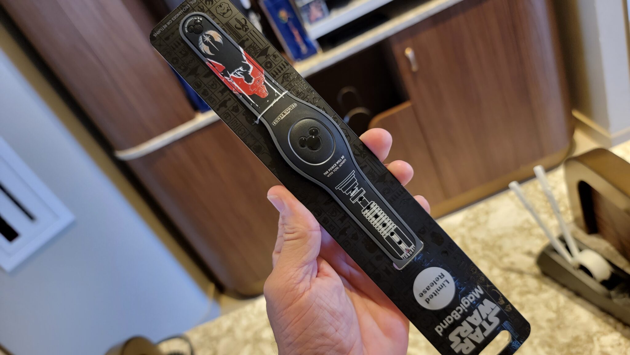 New Obi-Wan Kenobi Limited MagicBand is now out | Chip and Company