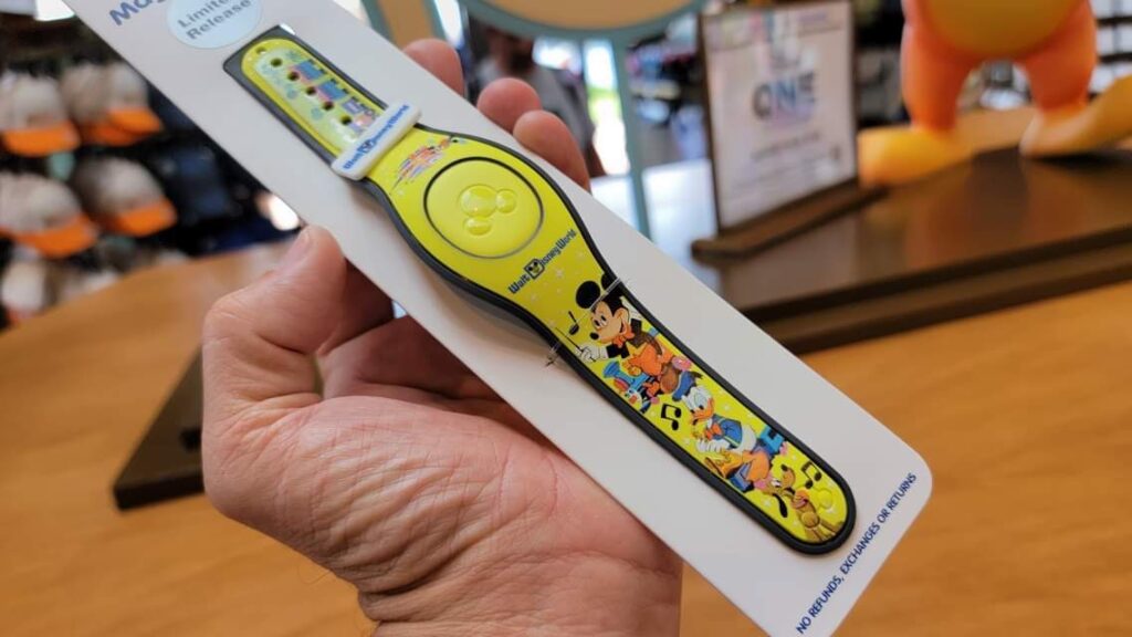 New Limited Edition Lime Green Vault Collection MagicBand Spotted At ...