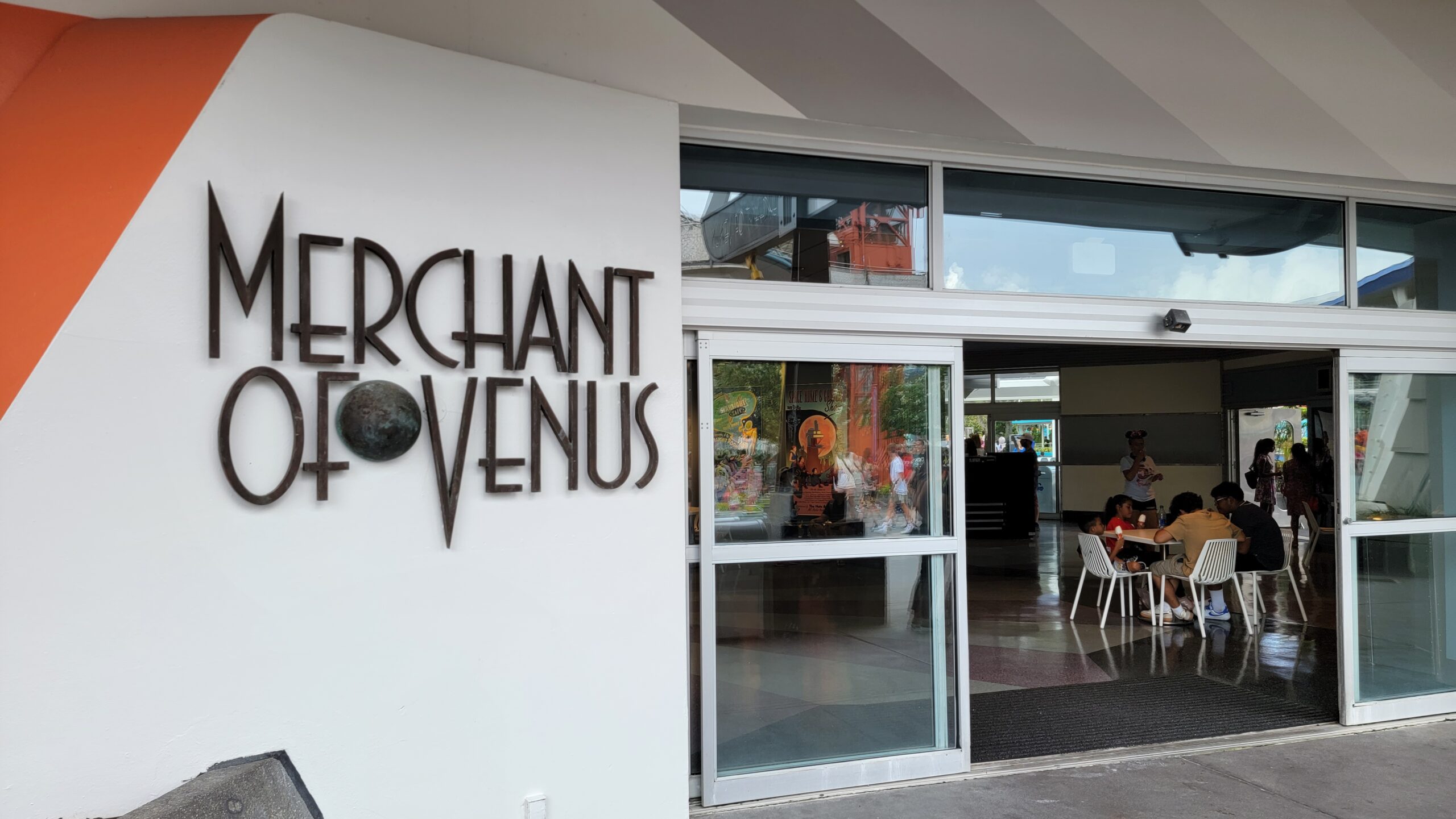 Merchants of Venus reopens as new seating area in the Magic Kingdom ...