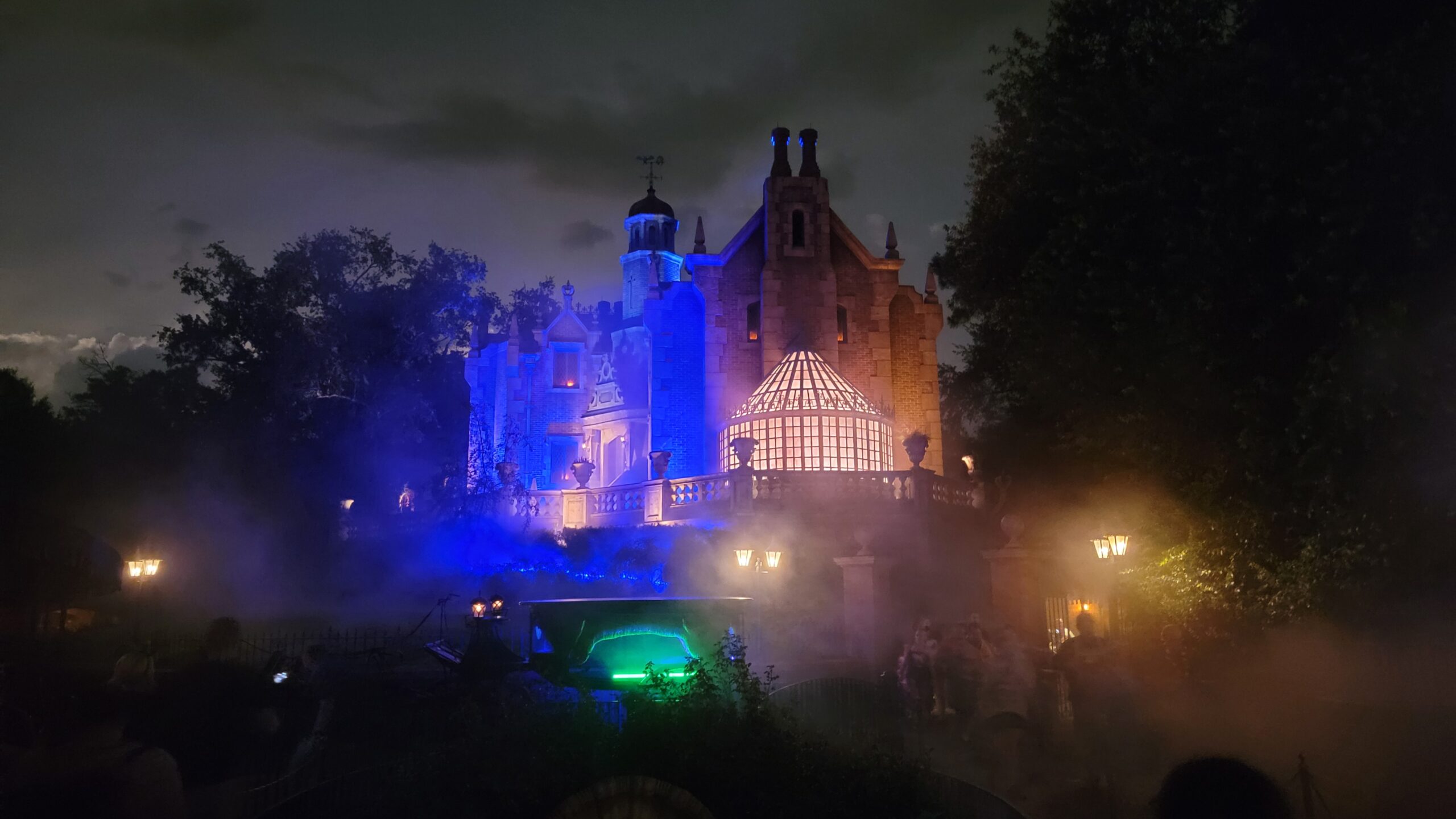Madame Carlotta and Butler Broome Interact with guests at Mickey's Not ...