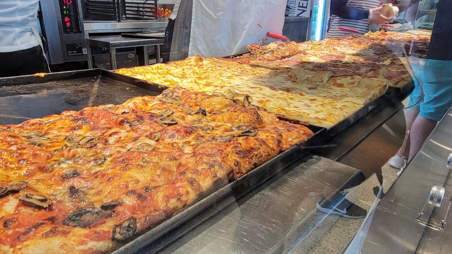 The Perfect Friday Afternoon at Disney Springs Pizza Ponte and Drinks ...