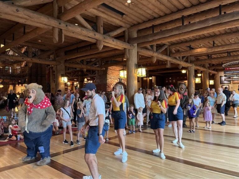 Disney Cast Members Help Guests Through Hurricane Ian | Chip and Company
