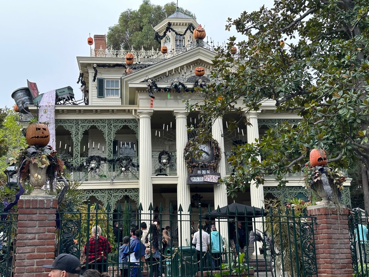 Haunted Mansion in Disneyland Now Closed for Refurbishment | Chip and ...