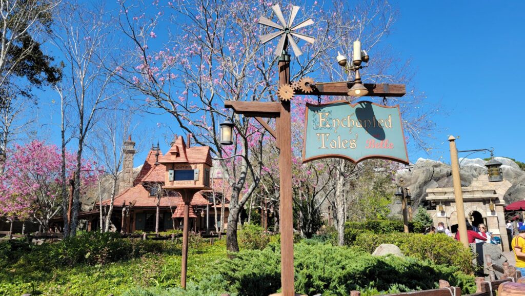 Belle Returns to Enchanted Tales in the Magic Kingdom and we got a ...