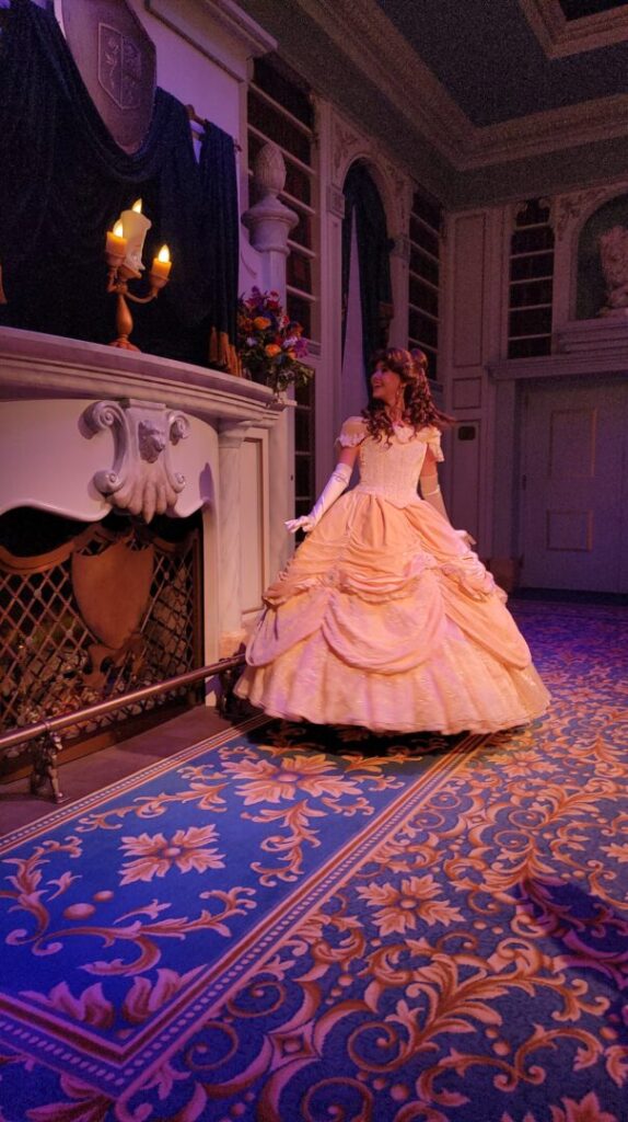 Belle Returns to Enchanted Tales in the Magic Kingdom and we got a ...