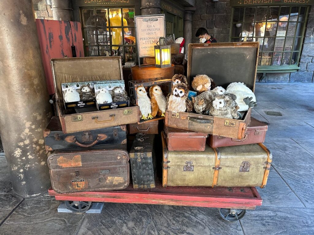 New Owl Stand Installed in Hogsmeade at Wizarding World of Harry Potter ...