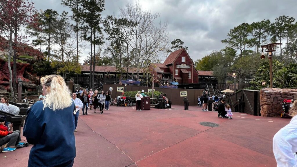 Splash Mountain Signs, Statues, and Birdhouses Removed as Construction ...