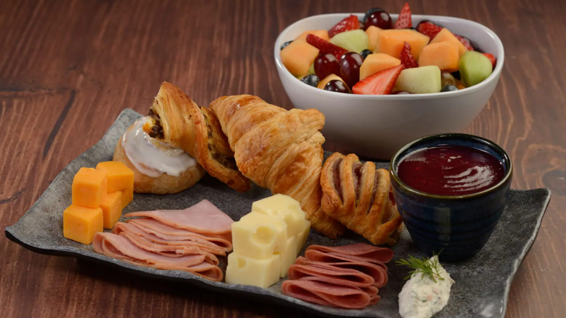 Breakfast and Lunch Menus with Pricing Revealed for Akershus Royal ...