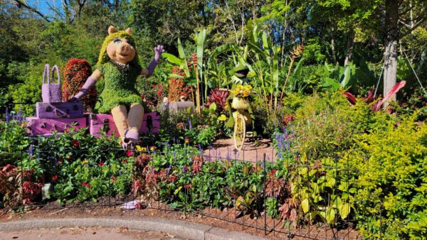 Disney Adds Fence Around Muppets Topiary After Guest Climbs Into Garden ...