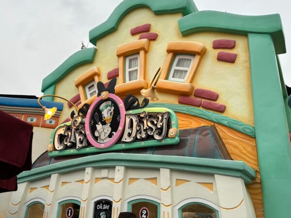 We Dined at Cafe Daisy in Mickey's Toontown here is our Experience ...