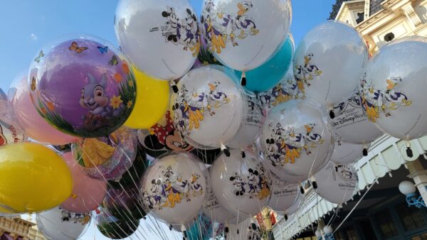 New Disney100 Balloons Featuring Mickey & Minnie Float into the Magic ...