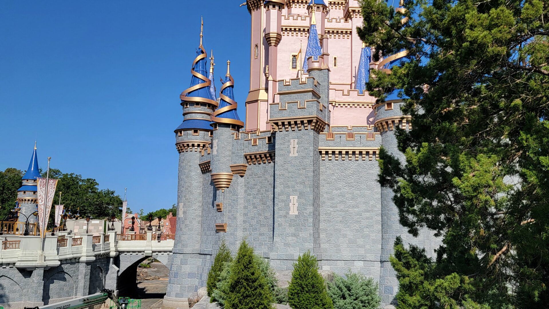 Final Disney World 50th Anniversary Banners Removed From Cinderella ...