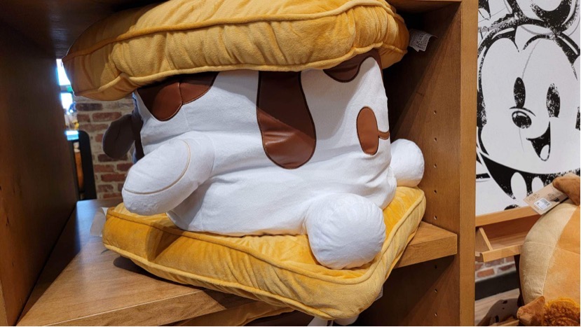 Super Sweet Baymax S'mores Munchling Plush To Take Home! | Chip and Company