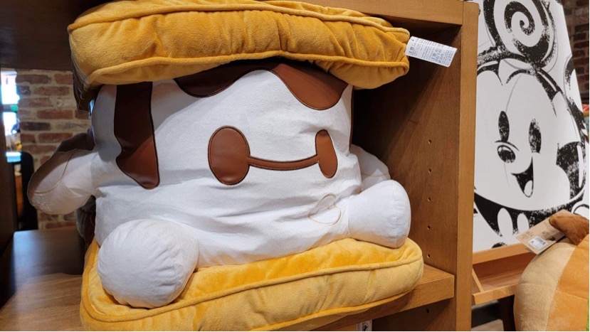 Super Sweet Baymax S'mores Munchling Plush To Take Home! | Chip and Company