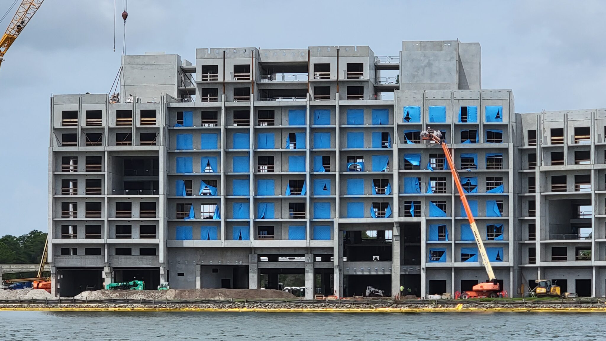 New Tower Construction at Disney's Polynesian Resort July 2023 | Chip ...