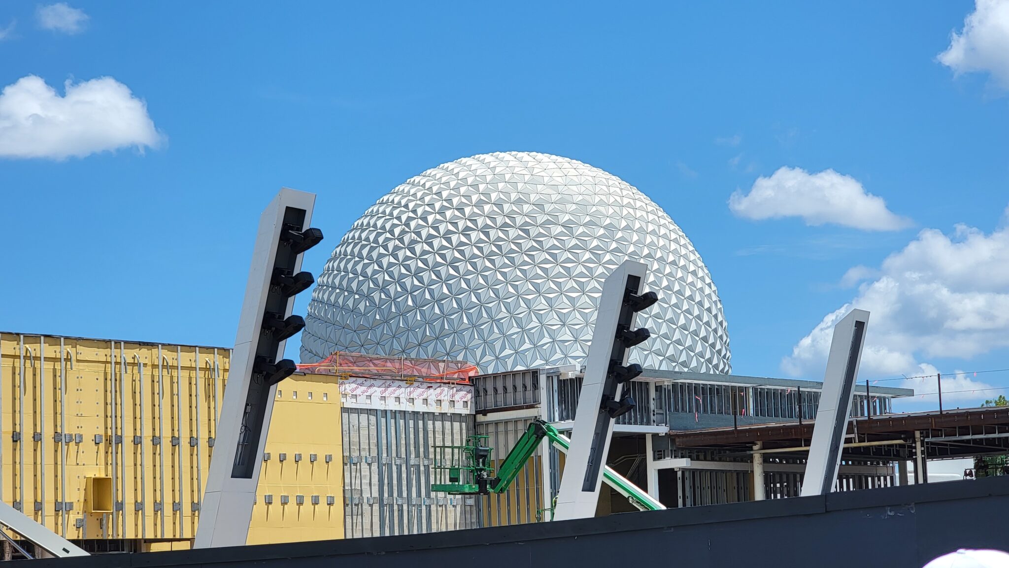 Movable lights added to CommuniCore Plaza Construction in EPCOT | Chip ...