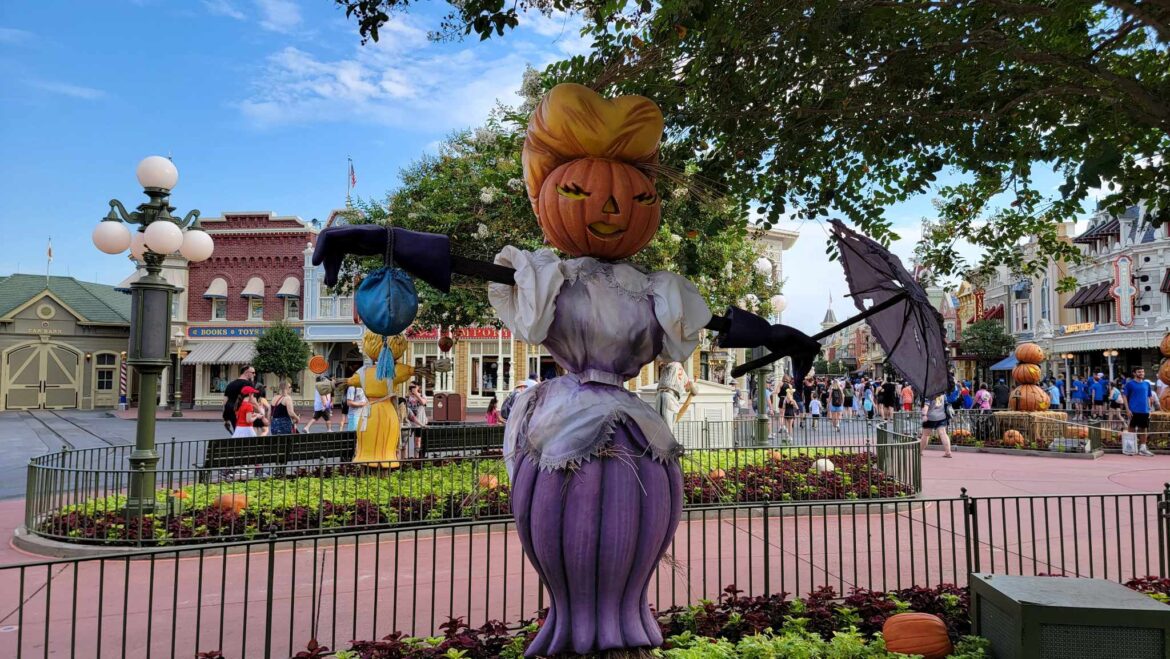 Halloween Decorations have arrived at the Magic Kingdom for 2023 ...
