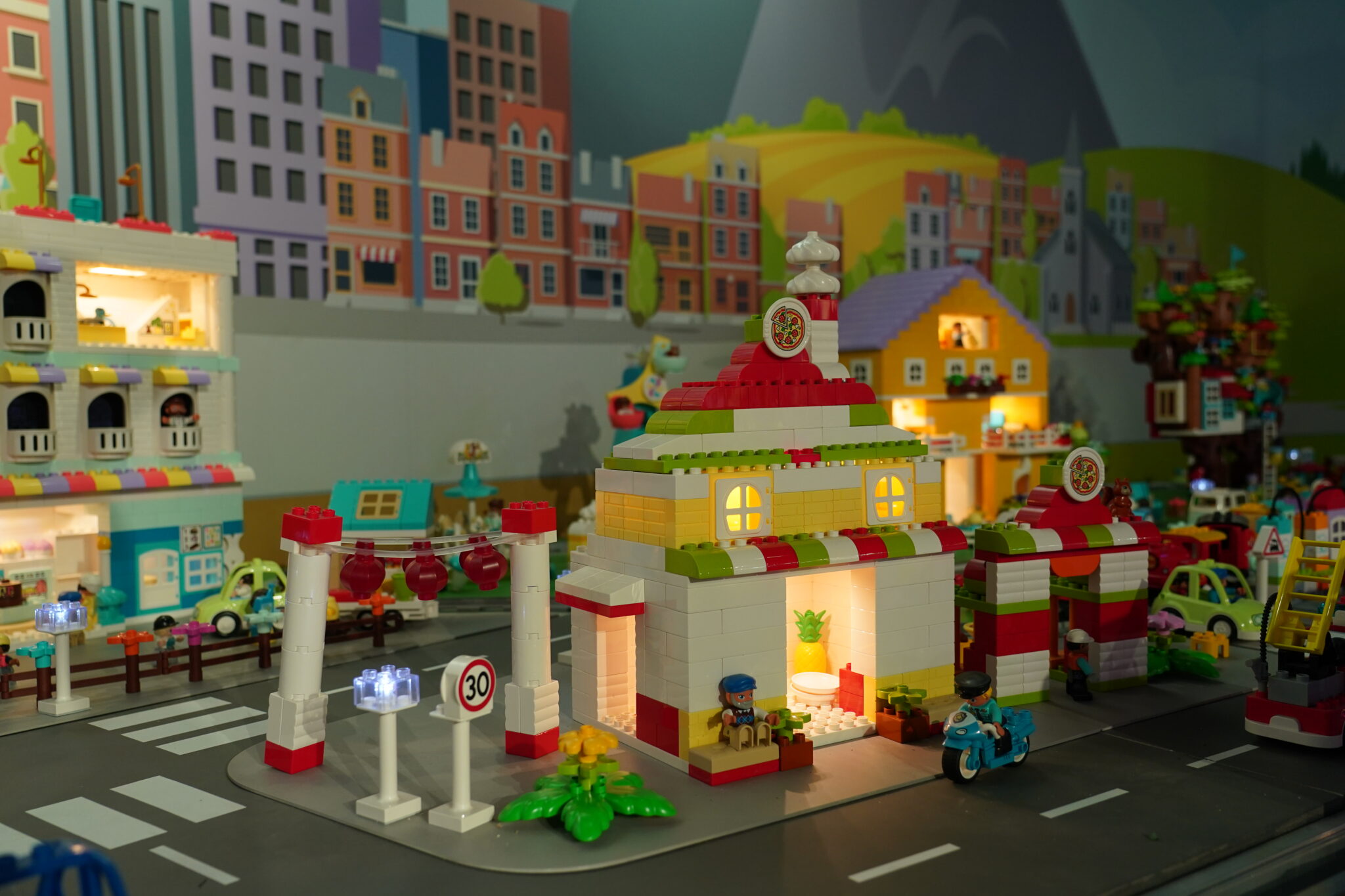 LEGO Discovery Center Washington, D.C. Unveils Mini World Ahead Of ...