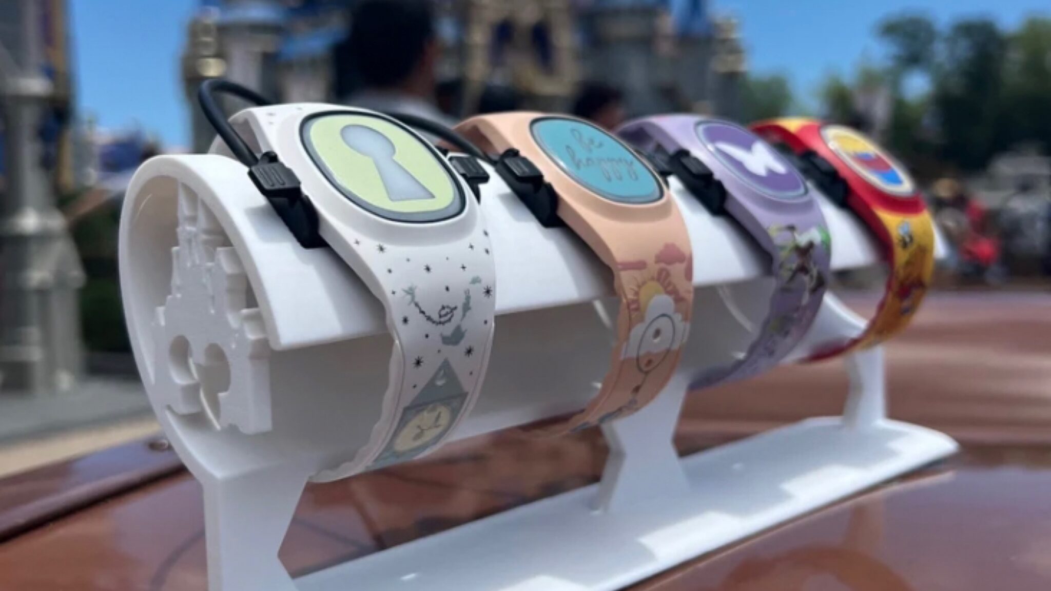 Must Have Disney MagicBand Charger And Display Stand! | Chip and Company
