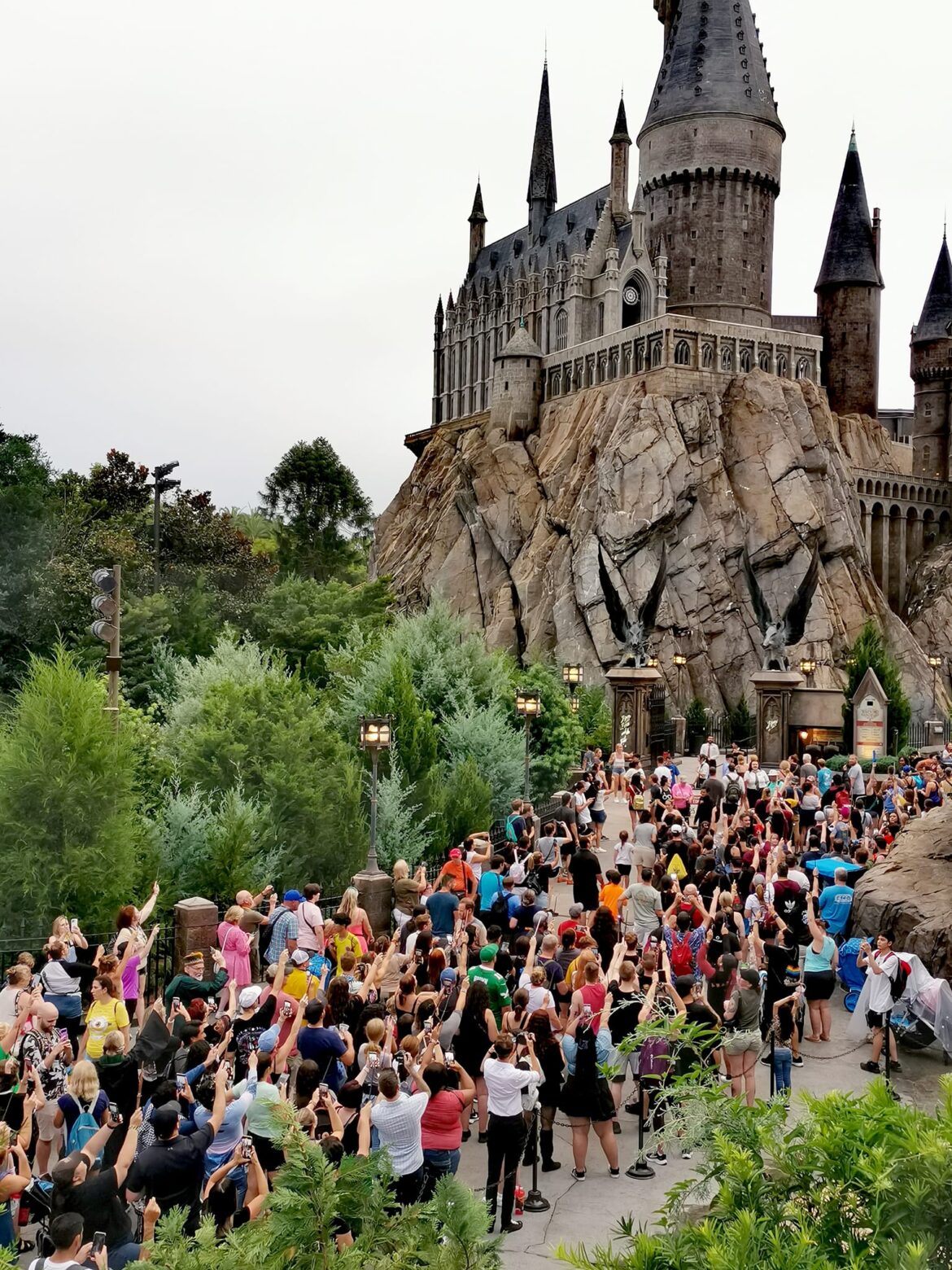 Fans Pay Tribute to the Late Sir Michael Gambon at Universal Orlando ...