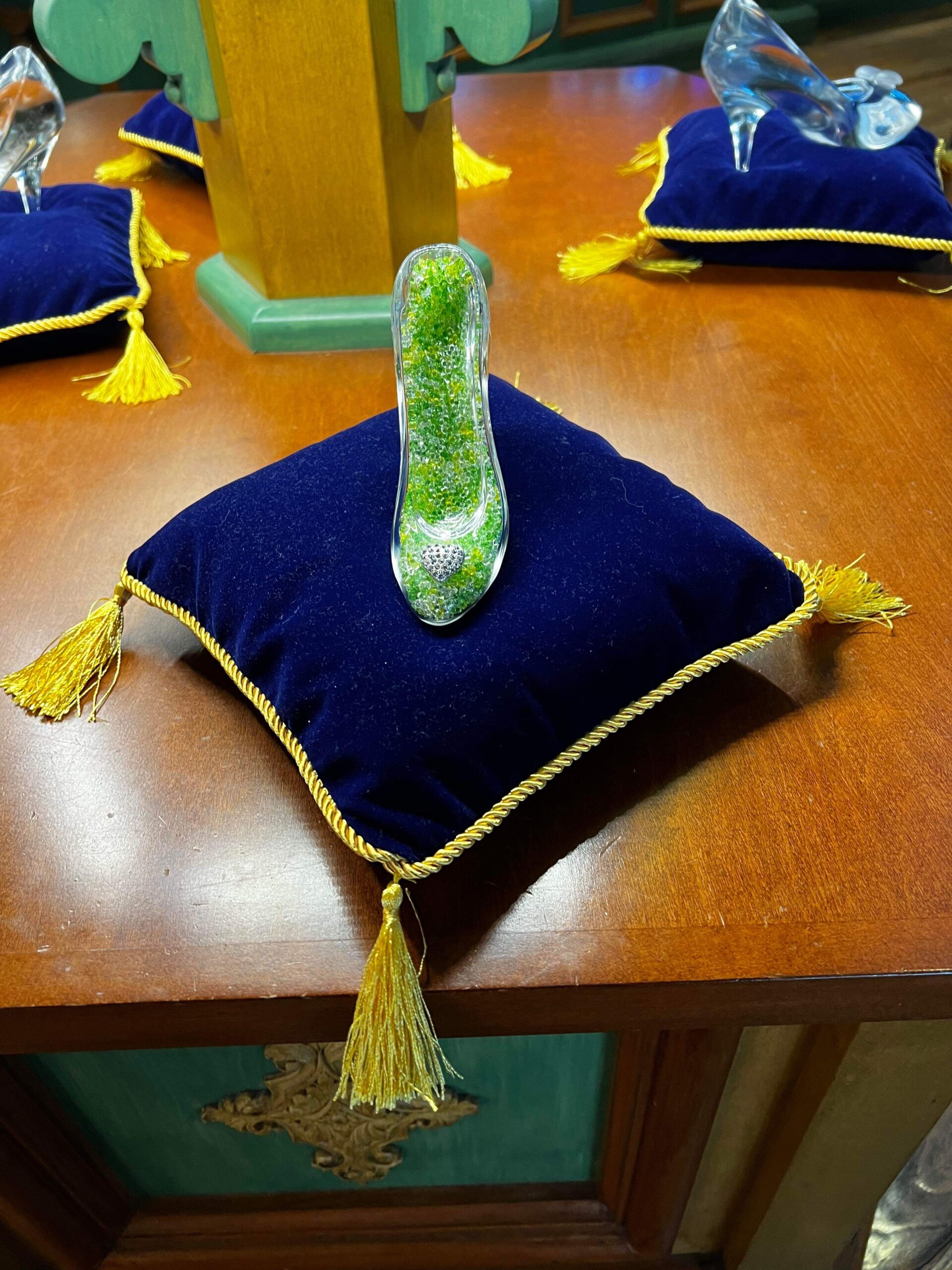 Create Your Own Crystal Wish Keeper Souvenir Experience At Magic ...