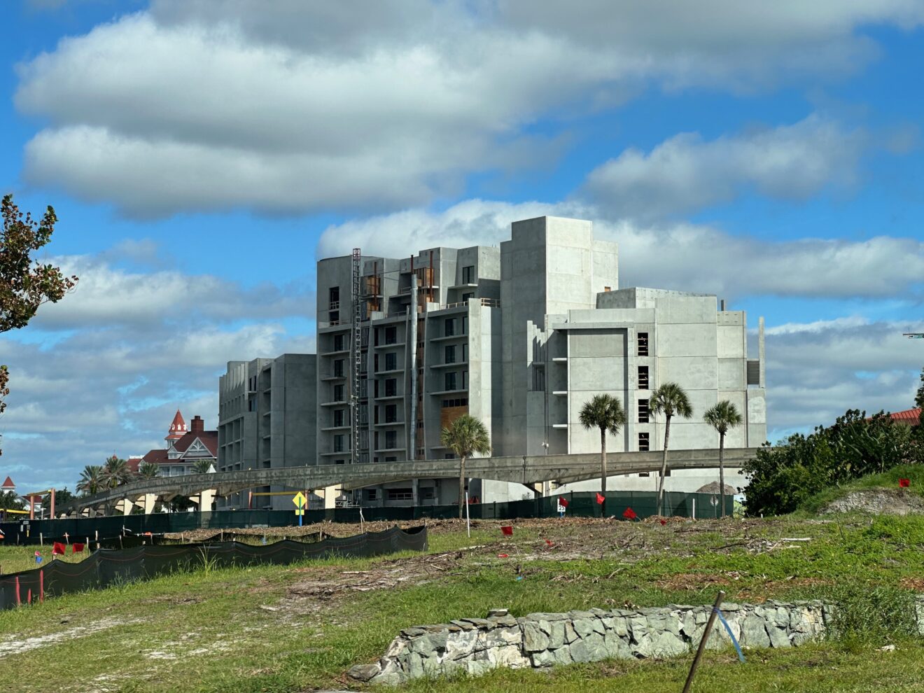 Closer look at the DVC Tower Construction at Disney's Polynesian Resort ...