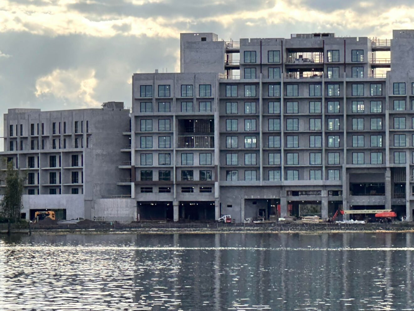 First Pieces of Facade Installed for DVC Tower at Disney's Polynesian ...
