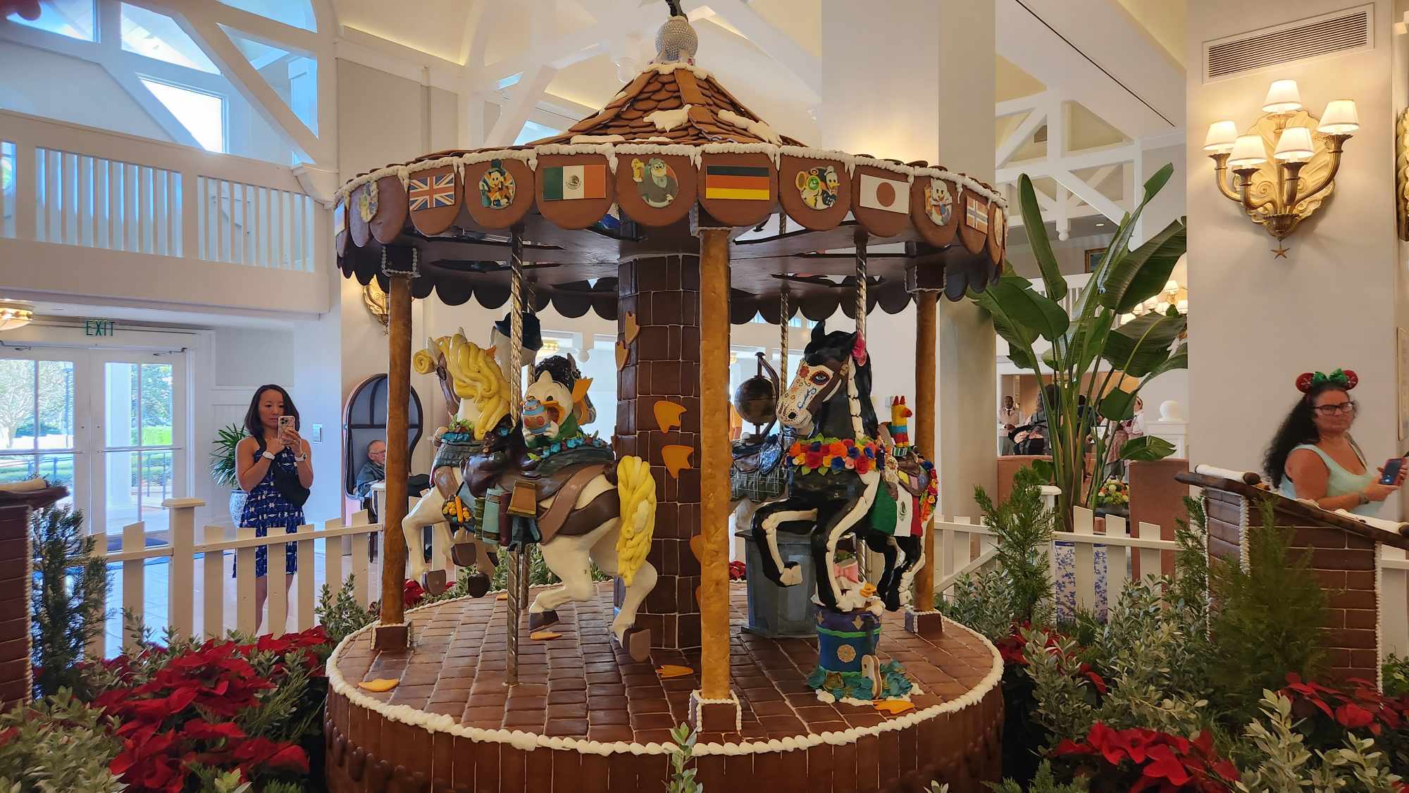beach-club-gingerbread-carousel-4